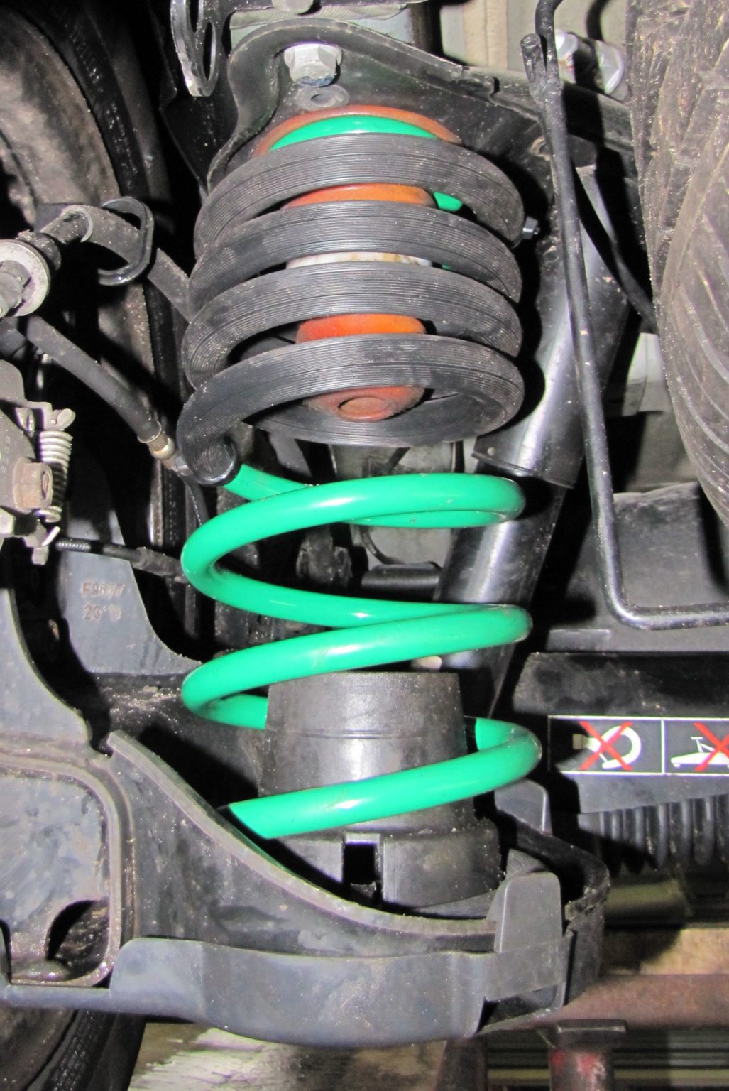 CARSUPPORT Ressorts renforcés AVANT ARRIERE & amortisseur KONI